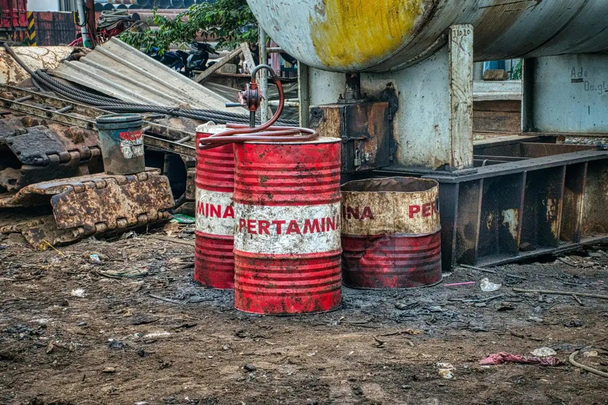 Making Furniture with Discarded Oil Drums - Bamboo House India