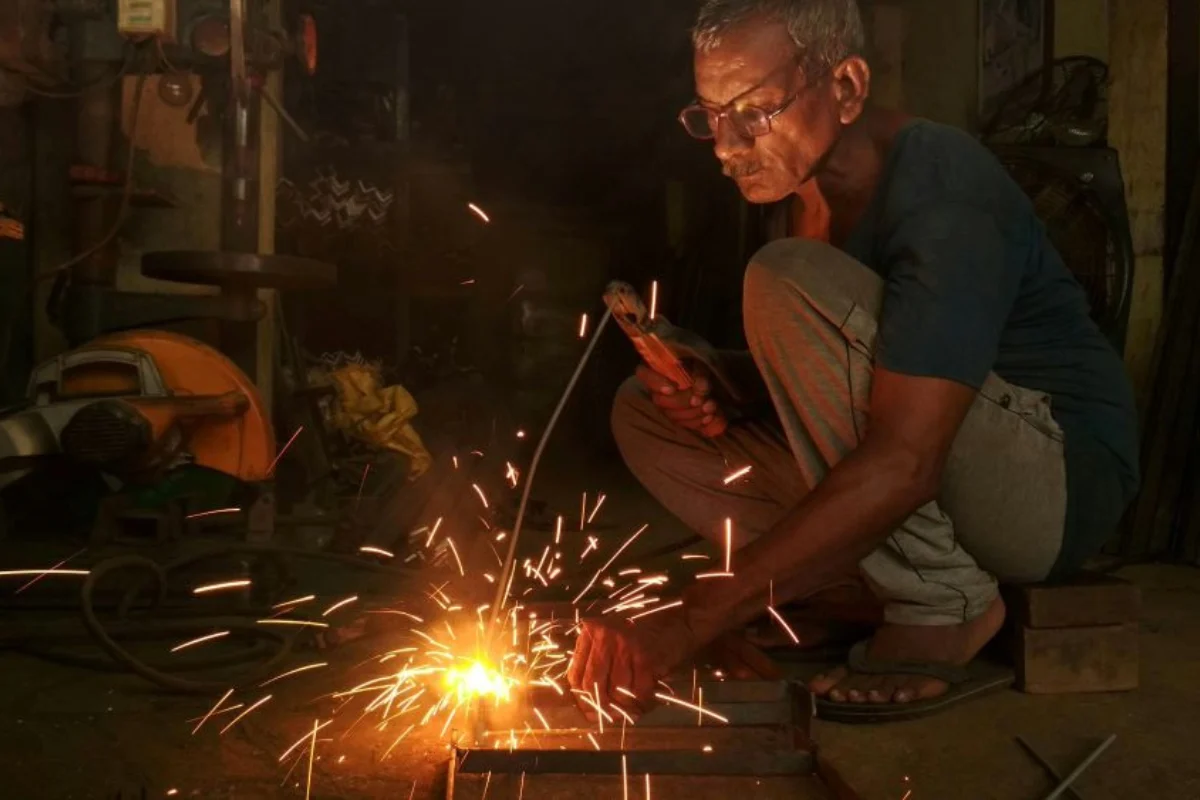 Making Furniture with Discarded Oil Drums - Bamboo House India